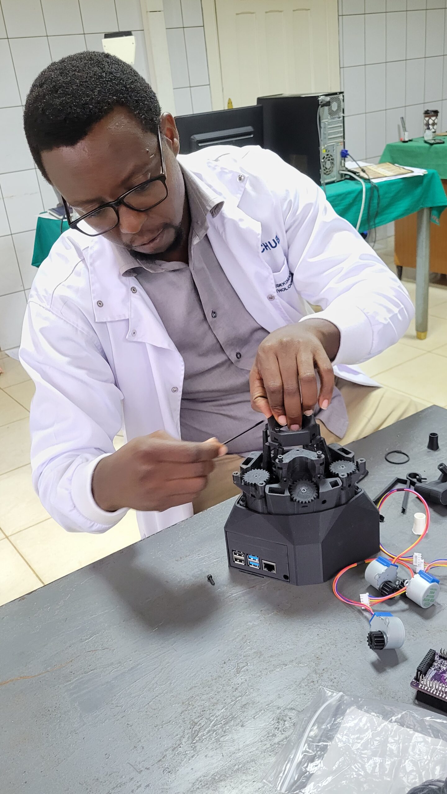 Local Ingenuity, Global Impact: How the OpenFlexure Microscope is ...